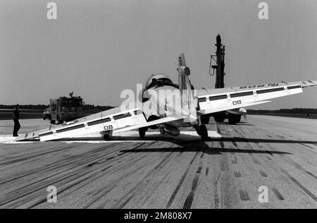 view of aircraft's left landing gear Stock Photo - Alamy