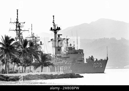 A starboard bow view of the frigates USS DOWNES (FF 1070) and USS ...
