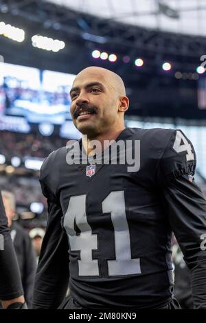 Las Vegas Raiders safety Matthias Farley (41) warms up against the ...