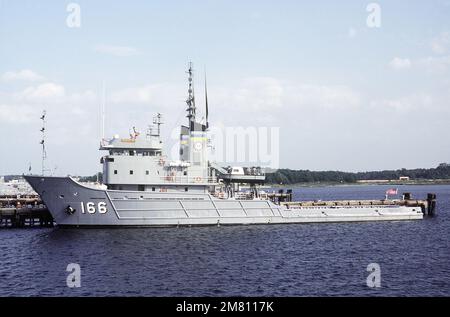 A port beam view of the fleet tug USNS MOHAWK (T-ATF-170) as it passes ...