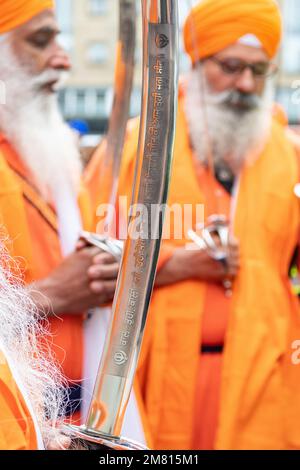 A sikh with a sword Stock Photo - Alamy