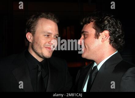 Heath Ledger & Jake Gyllenhaal at the 12th Annual SAG Awards 2006 ...