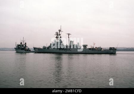 A port beam view of the fleet tug USNS MOHAWK (T-ATF-170) as it passes ...