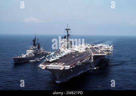 USS Dale (CG-19) underway, circa the 1980s Stock Photo - Alamy