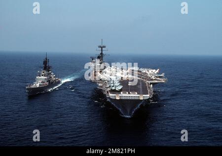 USS Dale (CG-19) underway, circa the 1980s Stock Photo - Alamy