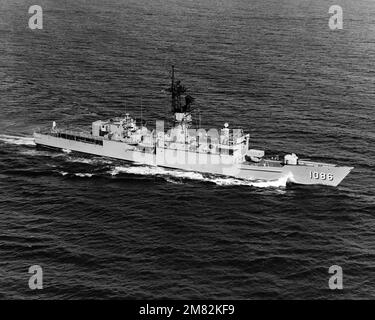 A starboard bow view of the Knox class frigate USS GRAY (FFG-1054 ...