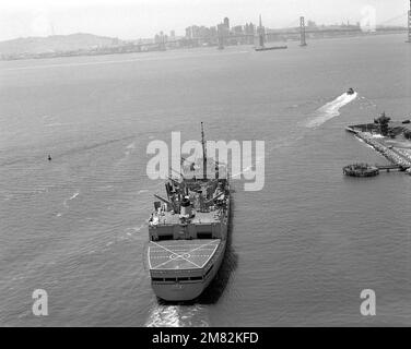 A stern view of the replenishment oiler USS KALAMAZOO (AOR-6 ...