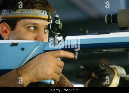 Army 1ST Lieutenant Glenn Dubis from Fort Benning, Georgia ...