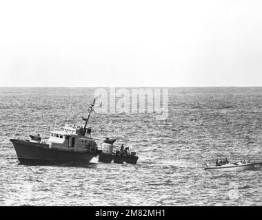 A port bow view of a Soviet-built Zhuk class Cuban patrol boat ...