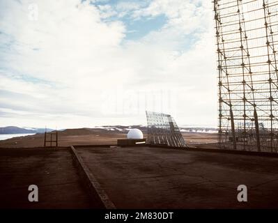 The AN-FPS-4 is an early-warning radar system used by the U.S. military ...