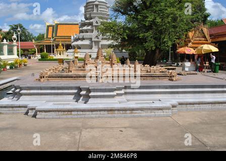 Angkor wat temple miniature Stock Photo - Alamy