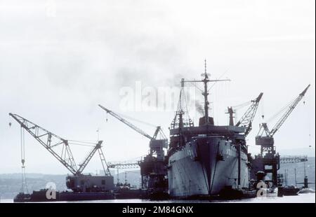 USS Hunley (AS-31) Holy Loch 1981 Stock Photo - Alamy