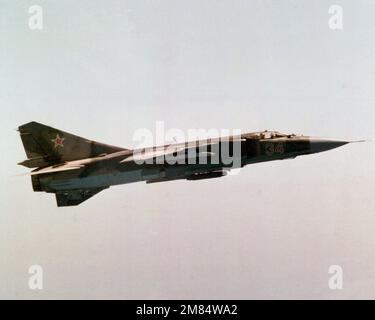 A right side view of a Soviet MiG-31 Foxhound fighter aircraft in ...