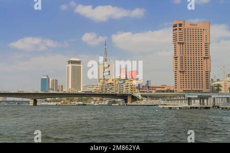 Brücke des 6. Oktober, Skyline, Bürogebäude, Nile Corniche, Nil, Kairo ...