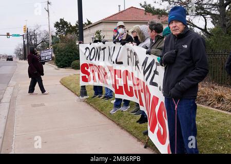 Death penalty opponents protest on the street outside the Governor's ...