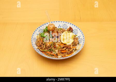 Pancit palabok, Filipino traditional noodle dish Stock Photo - Alamy