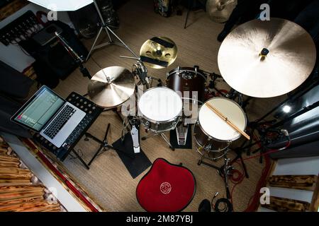 Mark Heaney's drum kit at Rubix Studios, London Stock Photo - Alamy