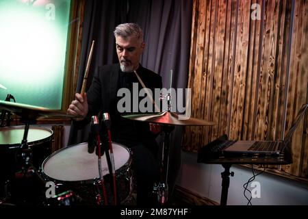 Mark Heaney photographed at Rubix Studios, London Stock Photo - Alamy