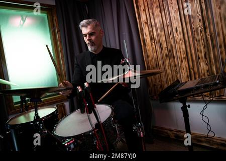 Mark Heaney photographed at Rubix Studios, London Stock Photo - Alamy