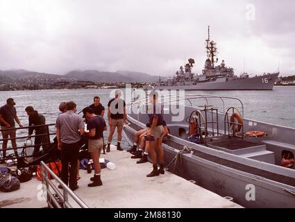 USS Joseph Strauss (DDG-16) and Soviet Balzam AGI 1988 Stock Photo - Alamy