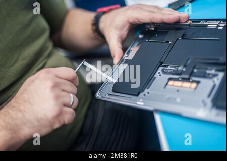 Technical support and fixing gadgets problems. Servicing, repairing, cleaning, maintaining ...