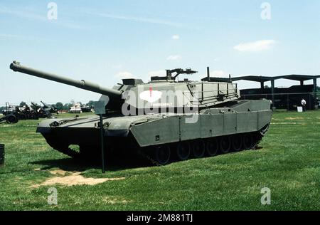 The original U.S. Army M-1 Abrams prototype main battle tank on display ...