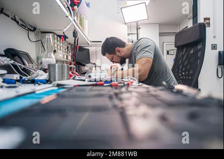 Technical support and fixing gadgets problems. Servicing, repairing, cleaning, maintaining ...