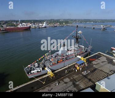 A starboard quarter view of the mine countermeasures ship USS SENTRY ...
