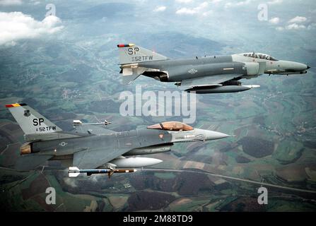 An air-to-air right side view of an F-16C Fighting Falcon aircraft ...