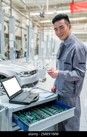 Repair shop mechanics researchers Stock Photo - Alamy