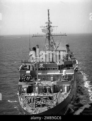 A close-up bow view of the amphibious assault ship USS WASP (LHD-1 ...