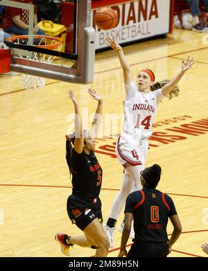 Maryland guard Brinae Alexander (5) plays against Indiana in the first ...