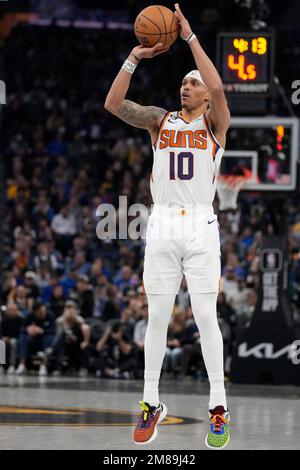 Phoenix Suns guard Damion Lee (10) in the second half of Game 2 of an ...