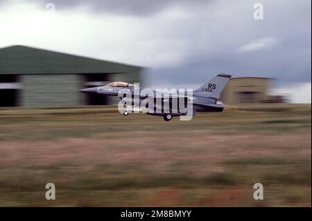 An 86th Tactical Fighter Wing F-16C Fighting Falcon aircraft taxis in ...