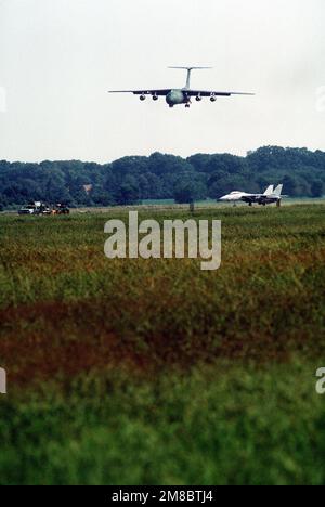 An F-14 Tomcat aircraft comes in for a landing aboard the aircraft ...