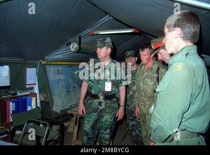From left, Australian Army Major General Scott Winter, Commander 1st ...