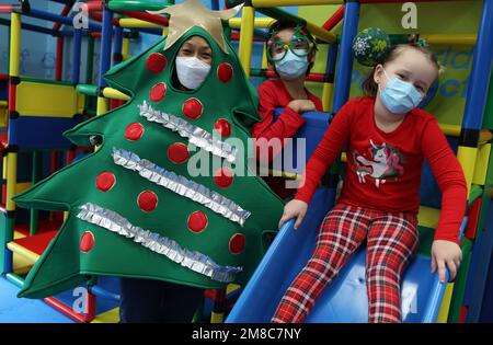 (L-R) Liam Cheng, year 6 student and Alyssa Gallagher, an international ...