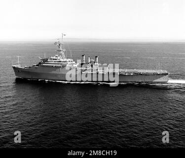 A port beam view of the amphibious transport dock USS OGDEN (LPD-5 ...