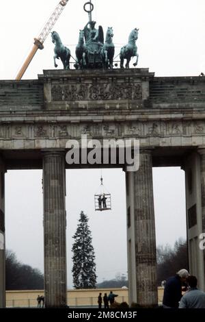 The Brandenburg Gate as seen from the East German side Stock Photo - Alamy