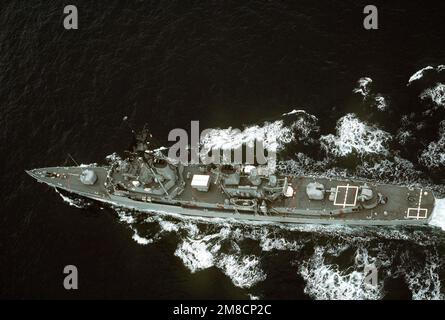 An overhead view of the guided missile destroyer USS BENJAMIN STODDERT ...