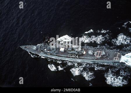 An overhead view of the guided missile destroyer USS BENJAMIN STODDERT ...