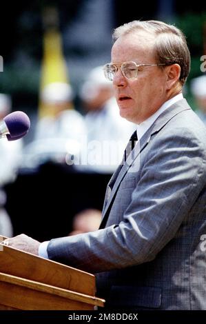 Admiral (ADM) Frank B. Kelso II congratulates ADM Leon A. Edney during ...