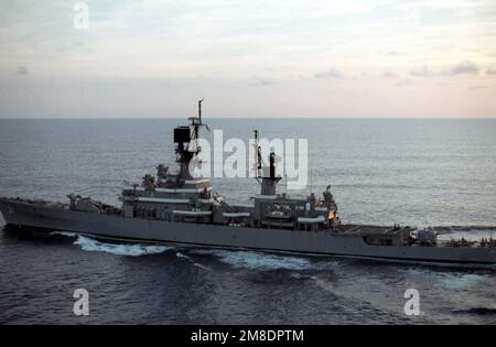 Guided missile cruiser USS Sterett (CG 31) USS Sterett CG-31 U.S. Navy ...
