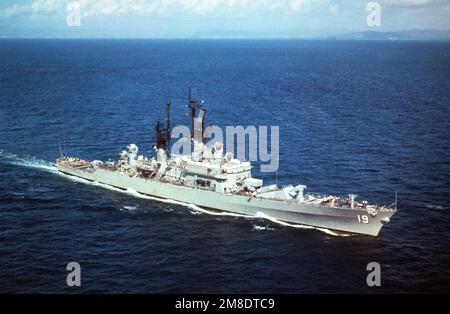 USS Dale (CG-19) underway, circa the 1980s Stock Photo - Alamy