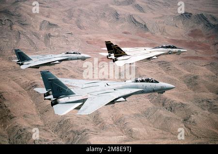A Fighter Squadron 32 (VF-32) F-14A Tomcat aircraft takes on fuel from ...