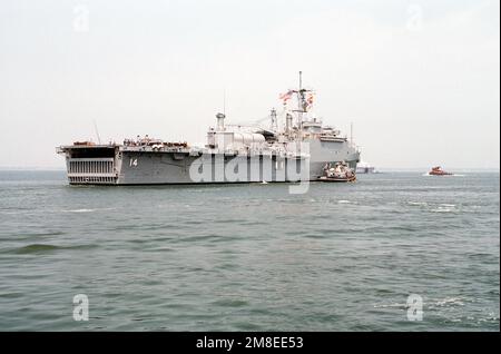 The large harbor tug Anoka (YTB-810) assist the guided missile cruiser ...
