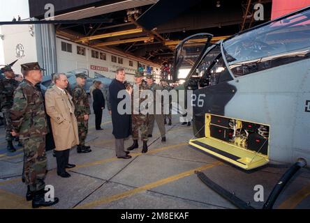 Lieutenant General Carl E. Mundy, III, the new commander of United ...