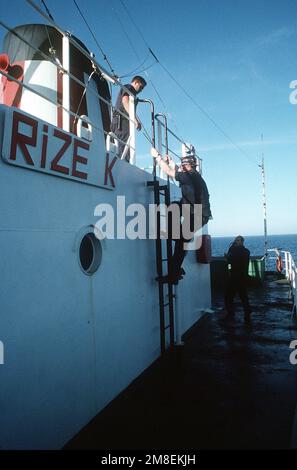 Members of a boarding party from the guided missile destroyer USS ...
