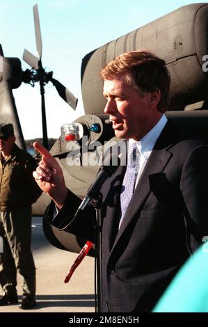 Vice President J. Danforth Quayle speaks to crew members of the ...