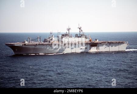 USNS Neosho (T-AO-143) underway in 1990 Stock Photo - Alamy